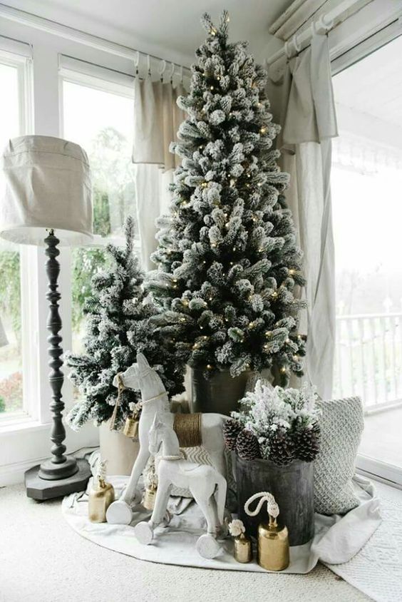 86 Beautiful Multiple Christmas Trees Ideas - DigsDigs