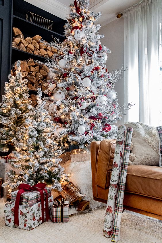 86 Beautiful Multiple Christmas Trees Ideas - DigsDigs