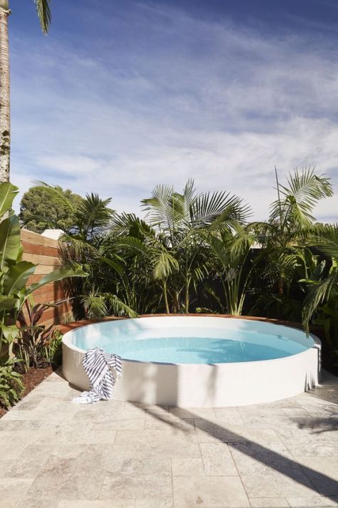 23 Round Pools You'll Never Want To Leave - DigsDigs