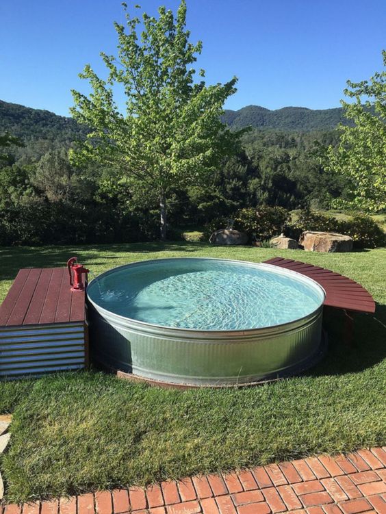 23 Round Pools You'll Never Want To Leave - DigsDigs