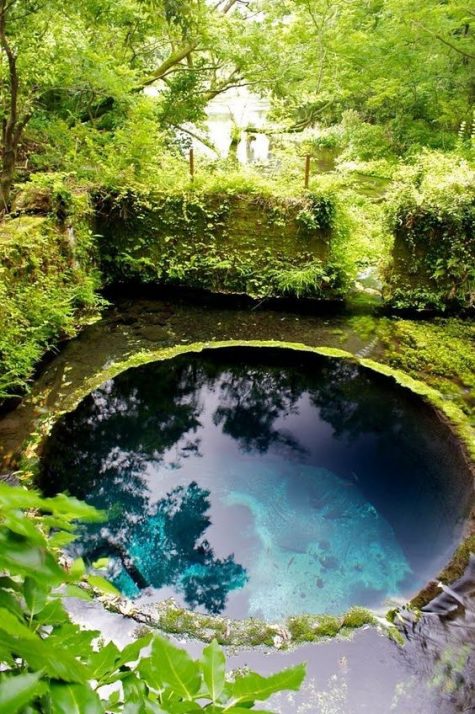 23 Round Pools You'll Never Want To Leave - DigsDigs