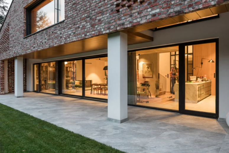 Brick Barn House With Contemporary Interiors - DigsDigs