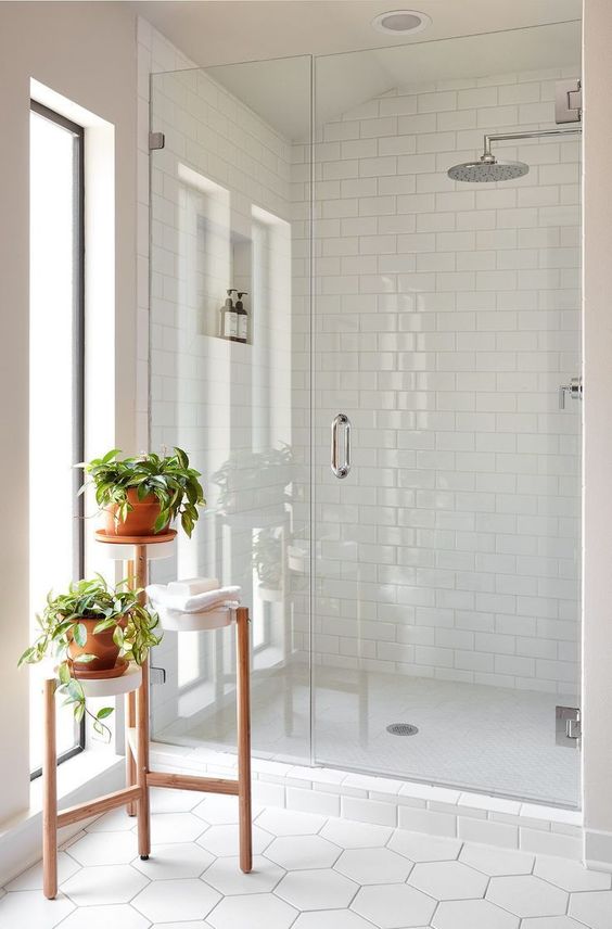 26 Chic All-White Bathrooms That Inspire - DigsDigs