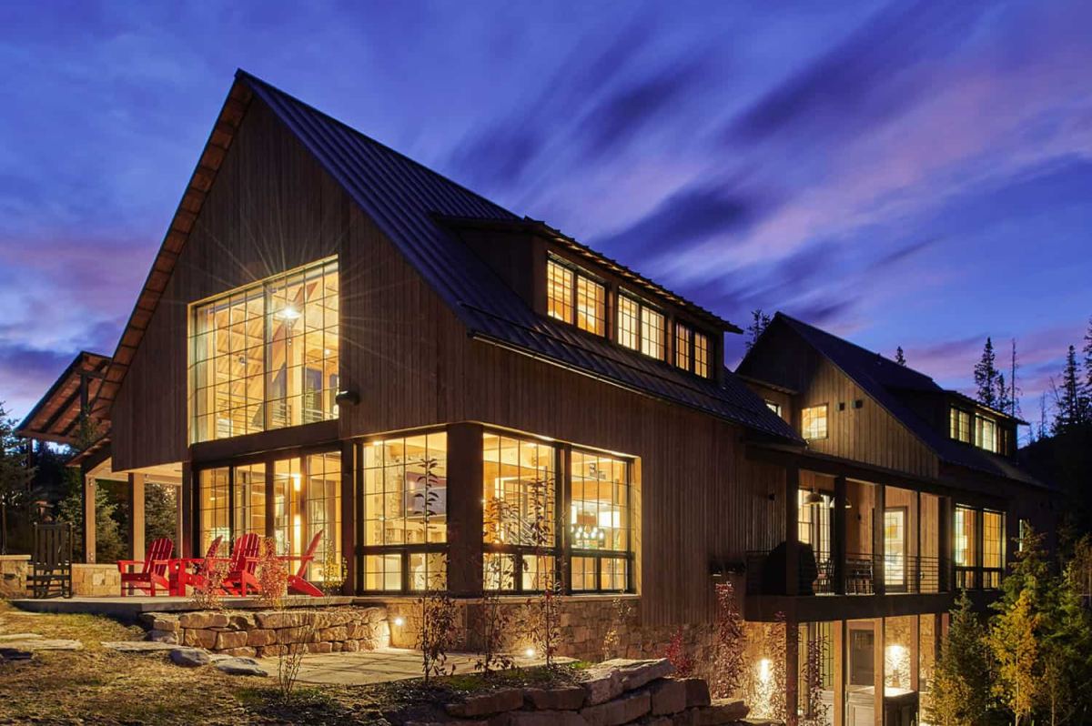 Cozy Barn-Inspired House In Copper Mountains - DigsDigs