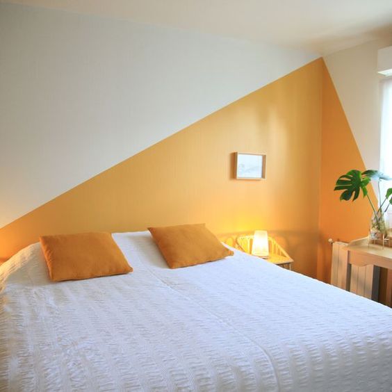 25 Bold Yellow Accent Walls For A Shiny Touch - DigsDigs