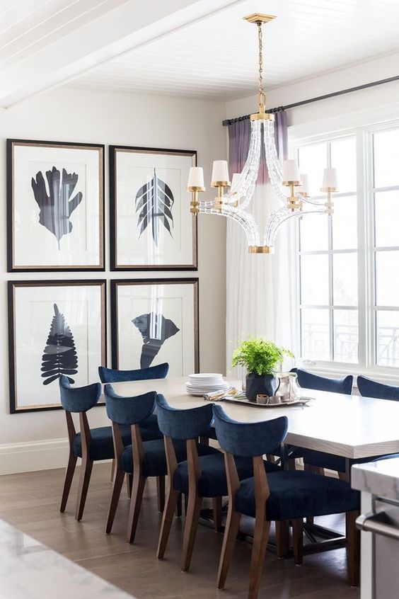 32 Stylish And Chic Modern Gallery Walls - DigsDigs