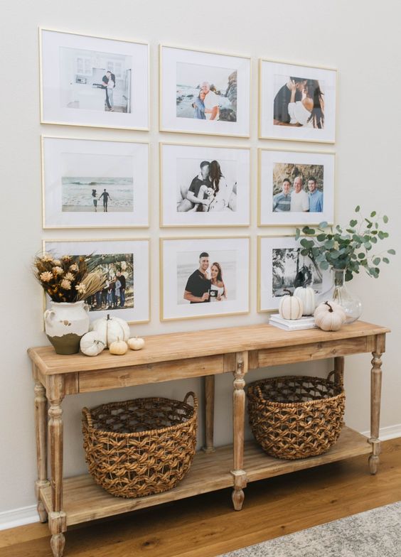 32 Stylish And Chic Modern Gallery Walls - DigsDigs