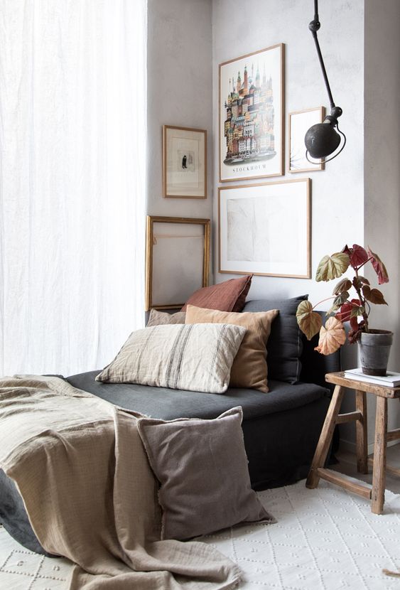 70 Free Form Gallery Wall Ideas That Inspire - DigsDigs