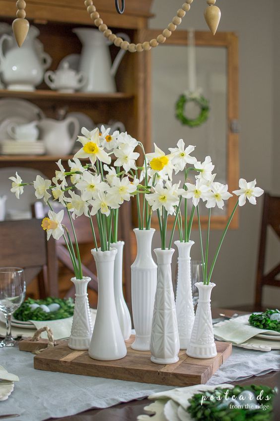 40 Spring Centerpieces For Any Kind Of Tablescape - DigsDigs