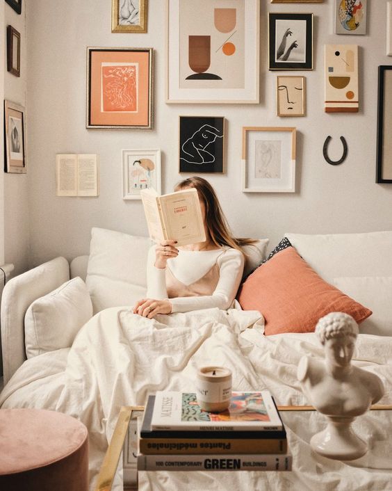 70 Free Form Gallery Wall Ideas That Inspire - DigsDigs