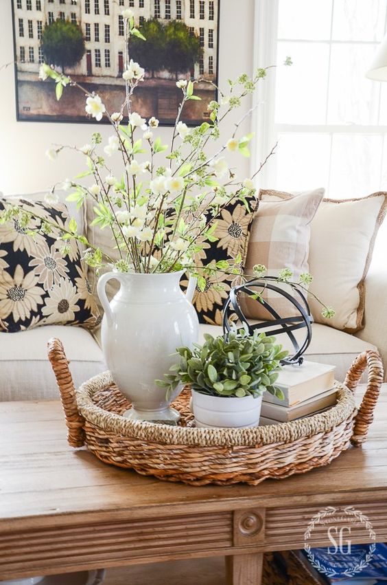 40 Spring Centerpieces For Any Kind Of Tablescape - DigsDigs
