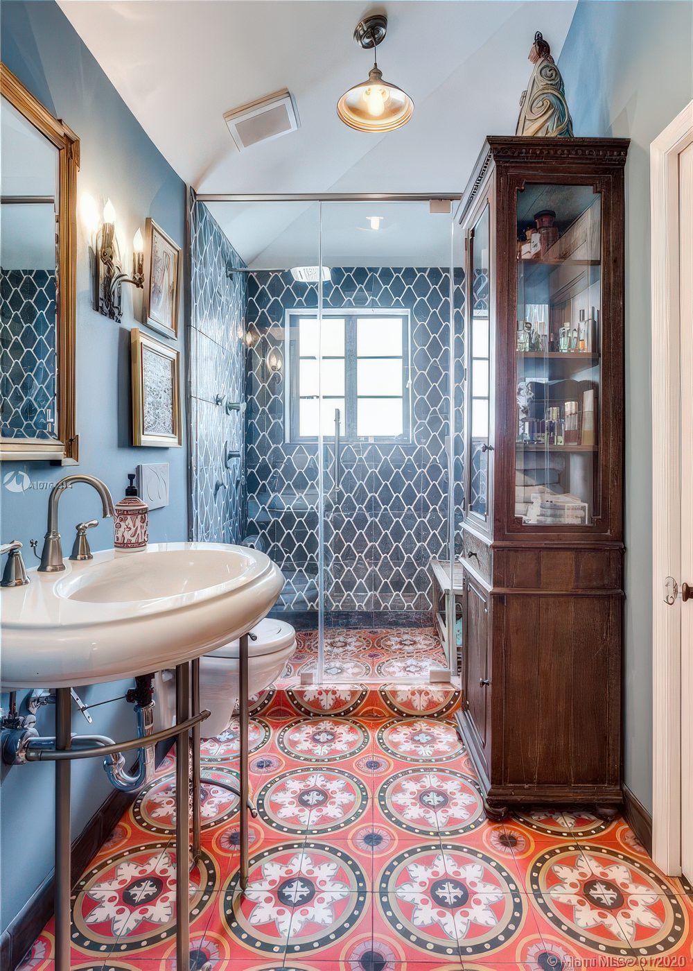 30 Jaw-Dropping Maximalist Bathroom Decor Ideas - DigsDigs
