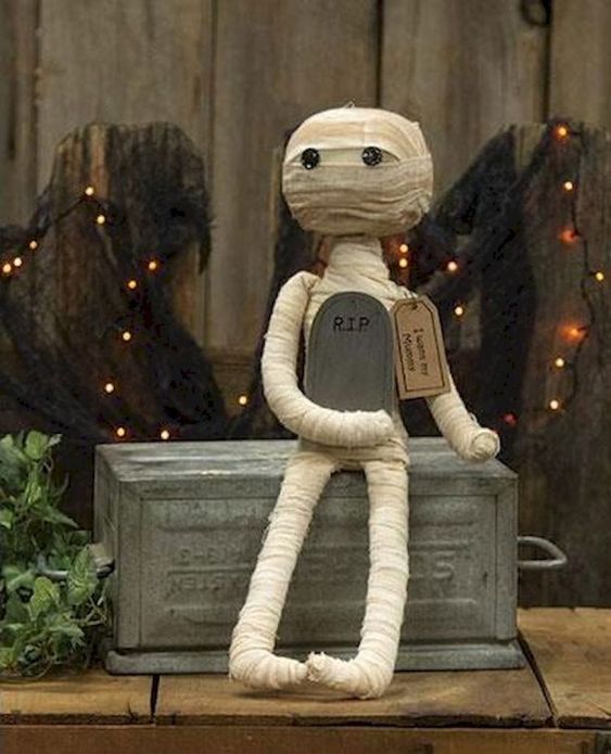 25 Scary And Fun Mummy Halloween Decor Ideas - DigsDigs