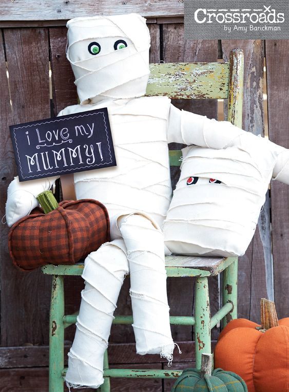 25 Scary And Fun Mummy Halloween Decor Ideas - DigsDigs