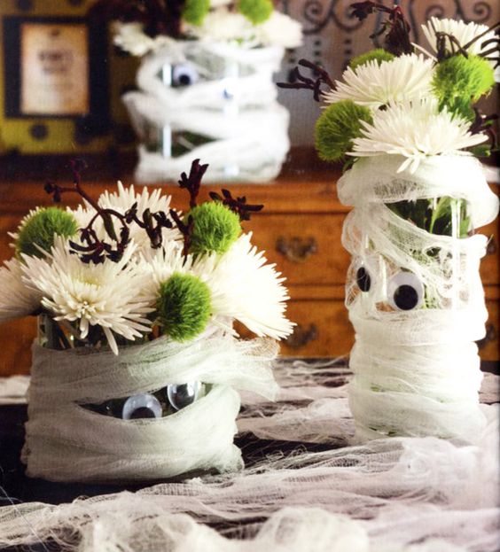 25 Scary And Fun Mummy Halloween Decor Ideas - DigsDigs