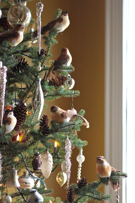 37 Woodland Glam Christmas Decor Ideas - DigsDigs