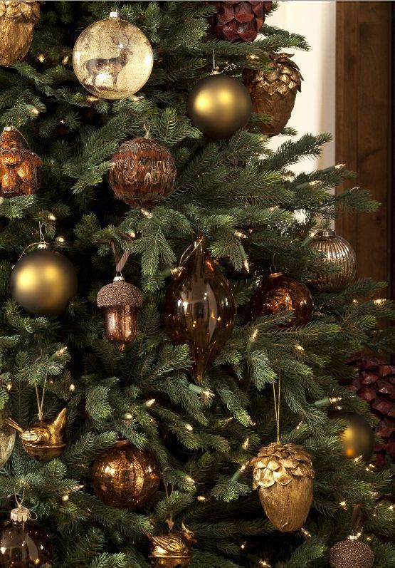 37 Woodland Glam Christmas Decor Ideas - DigsDigs
