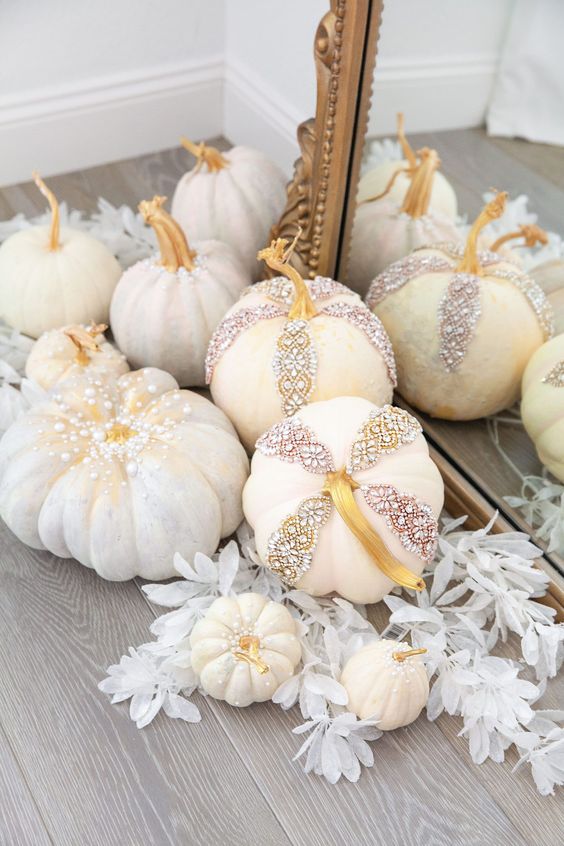 29 Shiny Glam Thanksgiving Decor Ideas - DigsDigs