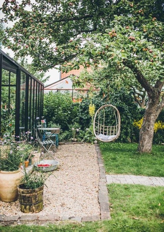 40 Gravel Pathway Ideas With Pros And Cons - DigsDigs