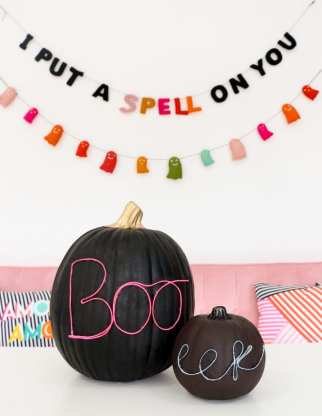 44 Modern Halloween Pumpkin Decor Ideas - DigsDigs