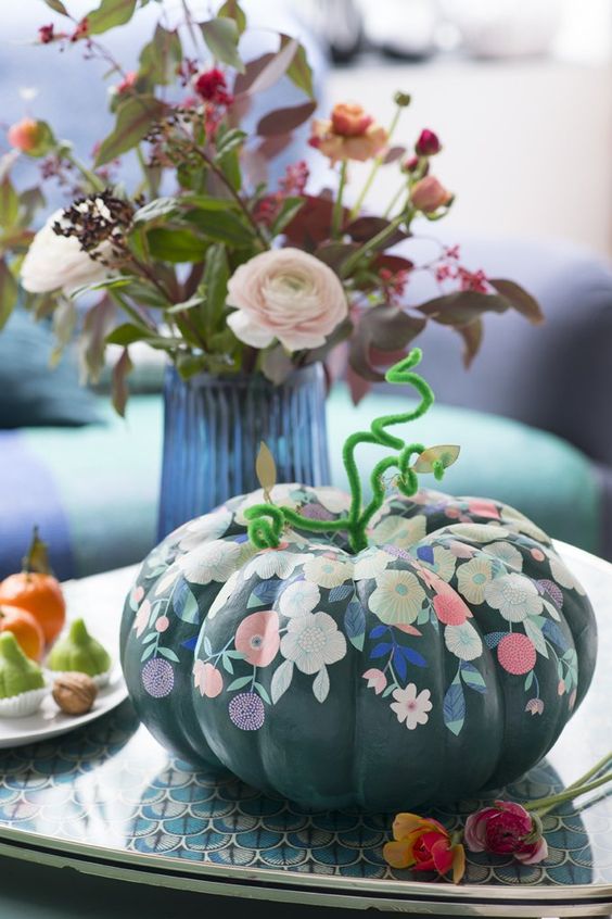 43 Beautiful Floral Pumpkin Decor Ideas - DigsDigs