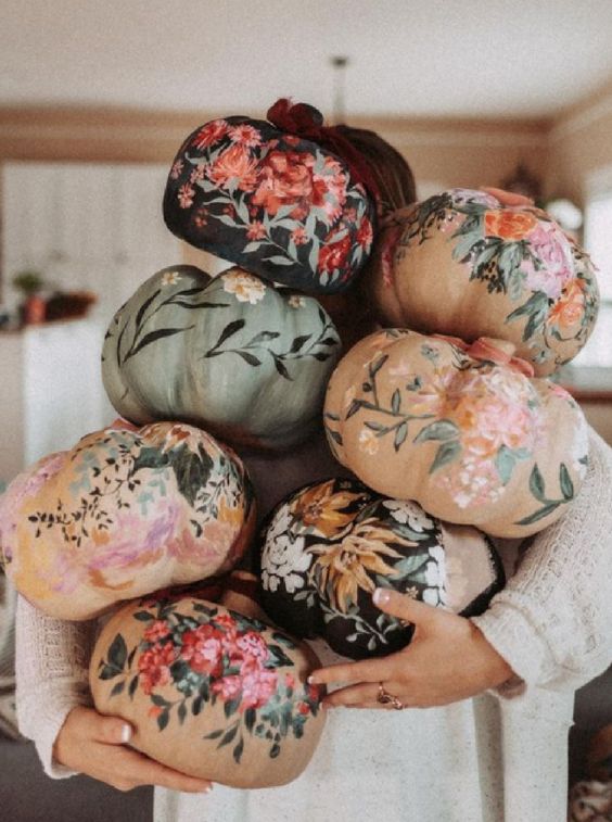 43 Beautiful Floral Pumpkin Decor Ideas - DigsDigs