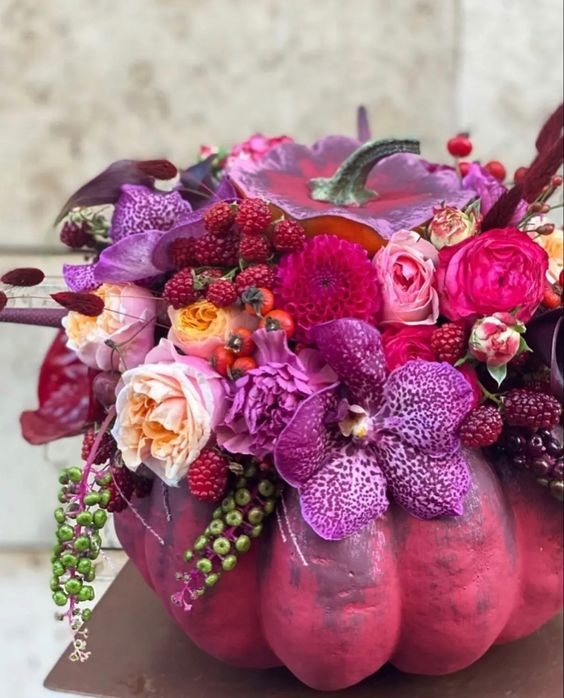 43 Beautiful Floral Pumpkin Decor Ideas - DigsDigs