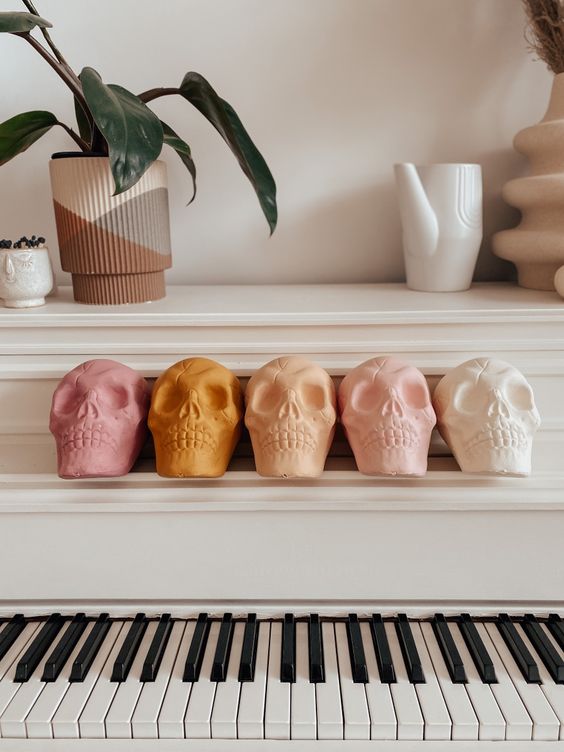 49 Non-Boring Skull Halloween Decor Ideas - DigsDigs