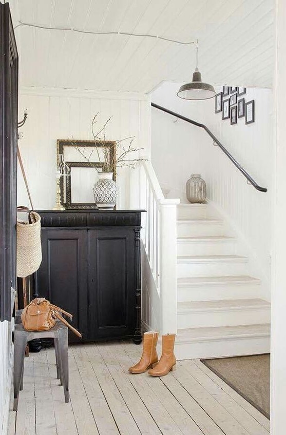 39 Timelessly Elegant Black And White Entryways - DigsDigs