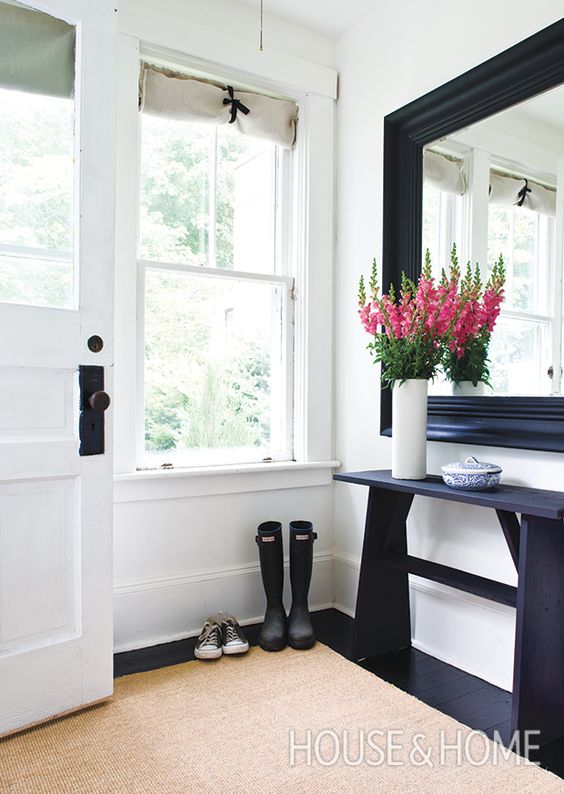 39 Timelessly Elegant Black And White Entryways - DigsDigs