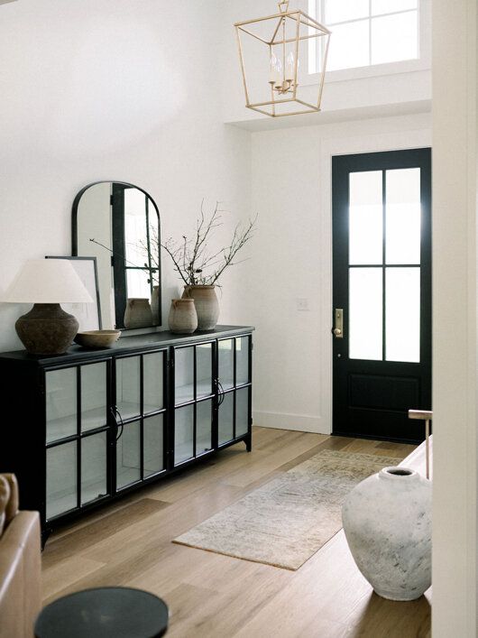 39 Timelessly Elegant Black And White Entryways - DigsDigs