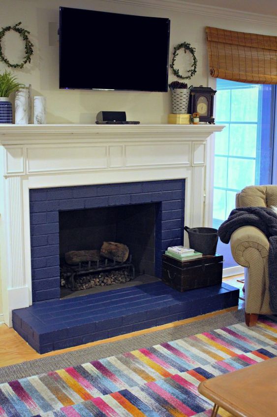 43 Painted Brick Fireplaces For A Bold Touch - DigsDigs