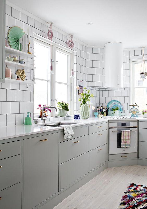 68 Eye-Catching Square Tile Backsplashes - DigsDigs