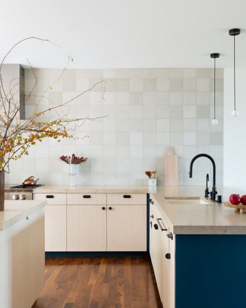 68 Eye-Catching Square Tile Backsplashes - DigsDigs