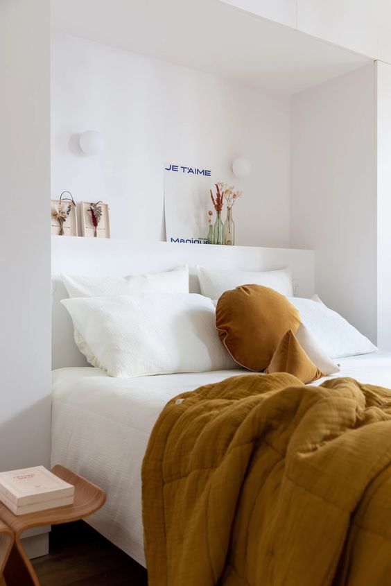 46 Practical And Decorative Bedroom Niche Shelves - DigsDigs