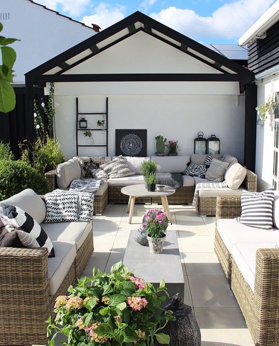 65 Cozy Modern Farmhouse Terraces And Patios - DigsDigs