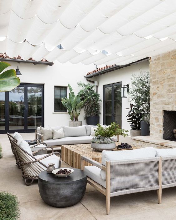65 Cozy Modern Farmhouse Terraces And Patios - DigsDigs