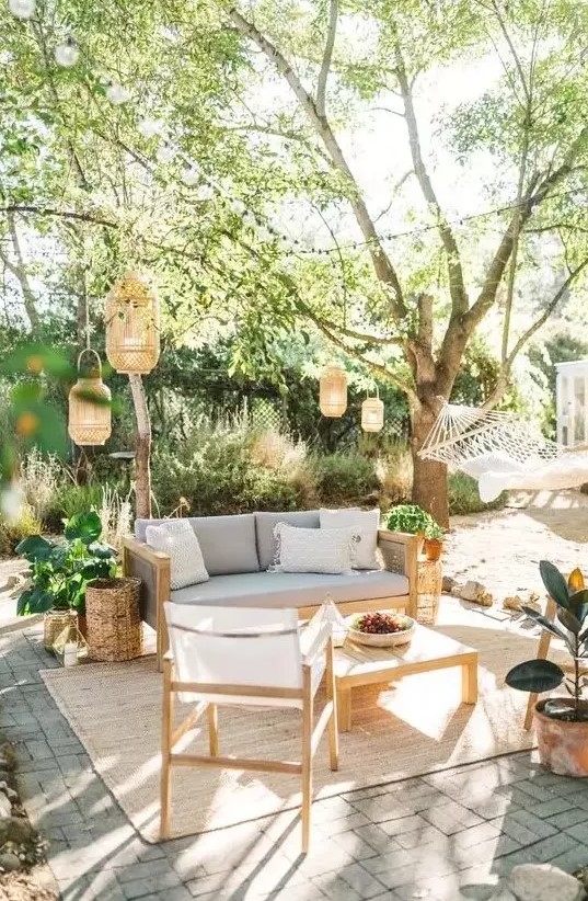 65 Cozy Modern Farmhouse Terraces And Patios - DigsDigs
