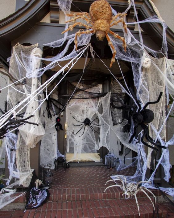 54 Scary Spider Halloween Decor Ideas - DigsDigs