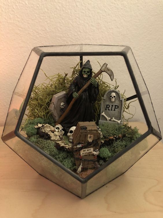 50 Cool And Catchy Halloween Terrariums - DigsDigs