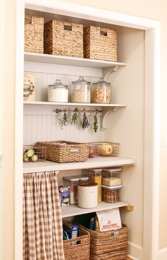 45 Smart Ways To Organize A Small Pantry - DigsDigs