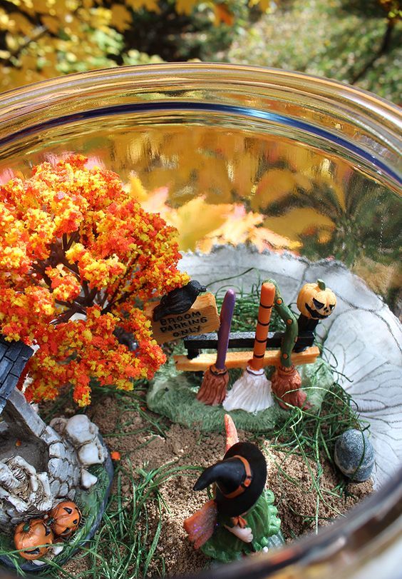 50 Cool And Catchy Halloween Terrariums - DigsDigs