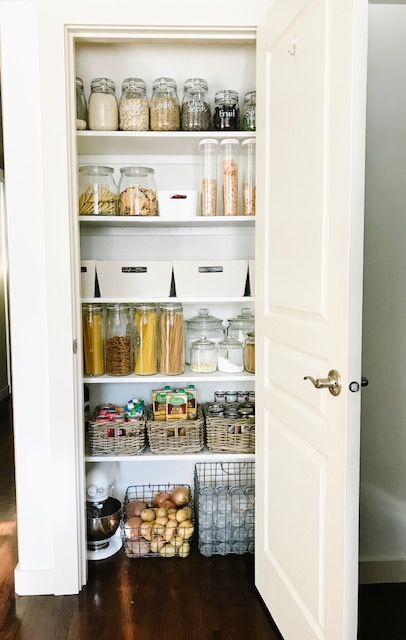 45 Smart Ways To Organize A Small Pantry - DigsDigs