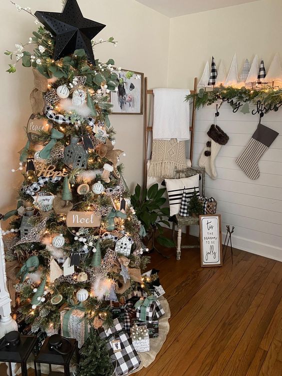 55 Farmhouse Christmas Tree Decor Ideas - DigsDigs