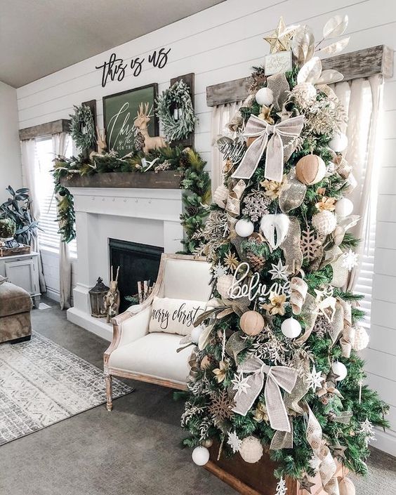 55 Farmhouse Christmas Tree Decor Ideas - DigsDigs