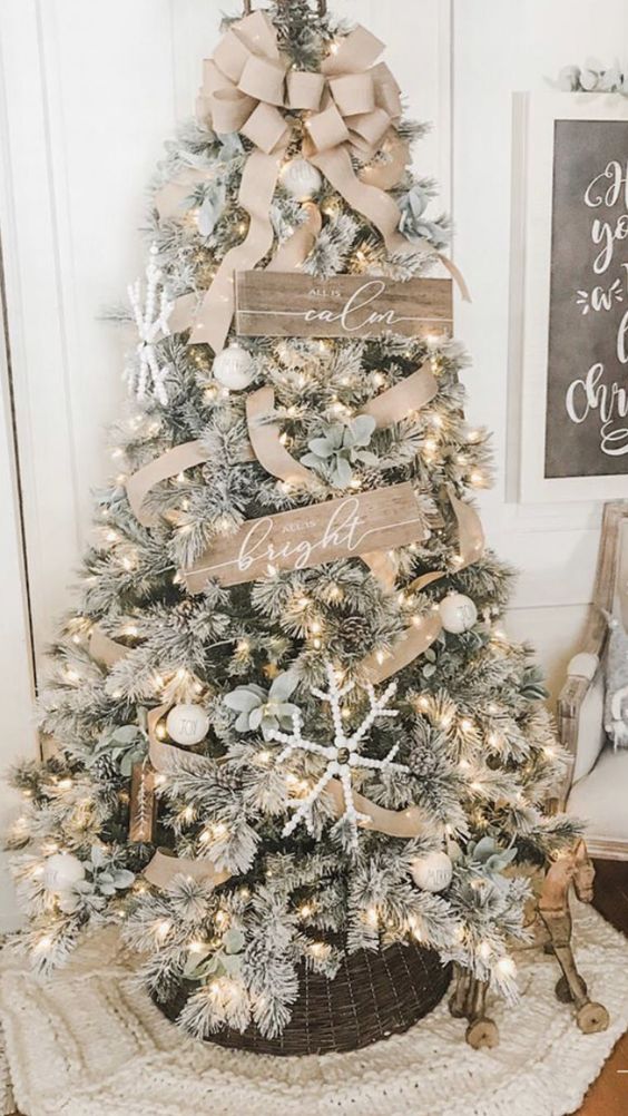 55 Farmhouse Christmas Tree Decor Ideas - DigsDigs