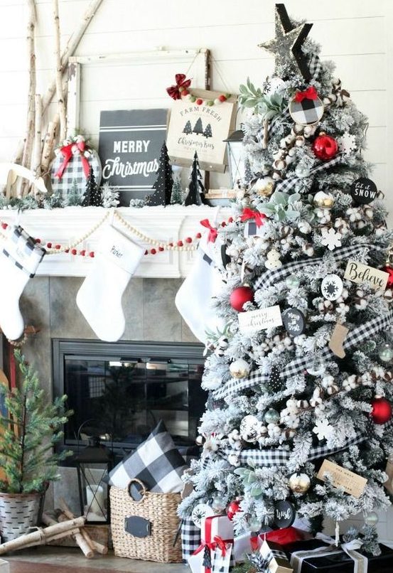 55 Farmhouse Christmas Tree Decor Ideas - DigsDigs