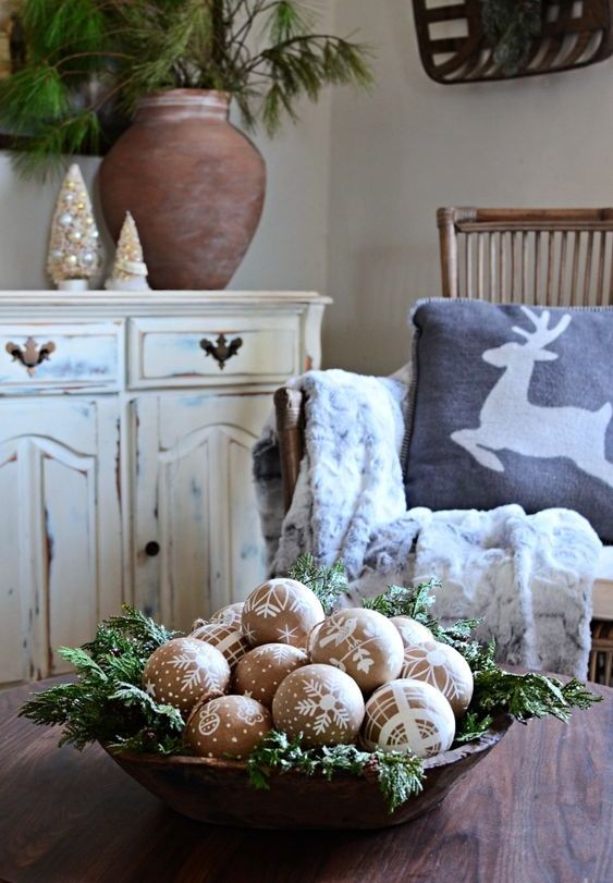59 Lovely Christmas Bowl Decor Ideas - DigsDigs