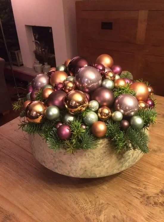 59 Lovely Christmas Bowl Decor Ideas - DigsDigs