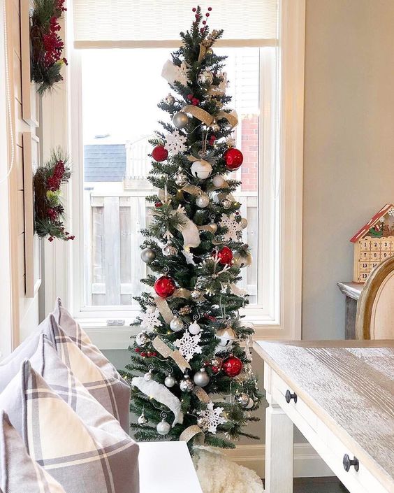 57 Slim Christmas Trees For Tight Spaces - DigsDigs